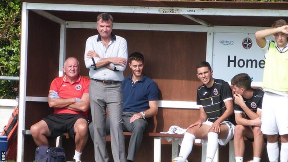 Truro City bring in Ben Watson and Aaron Pugh - BBC Sport
