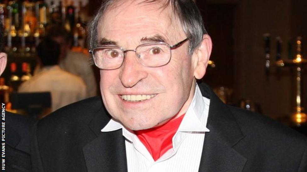 Cliff Morgan: Former Wales fly-half and BBC broadcaster dies aged 83 ...