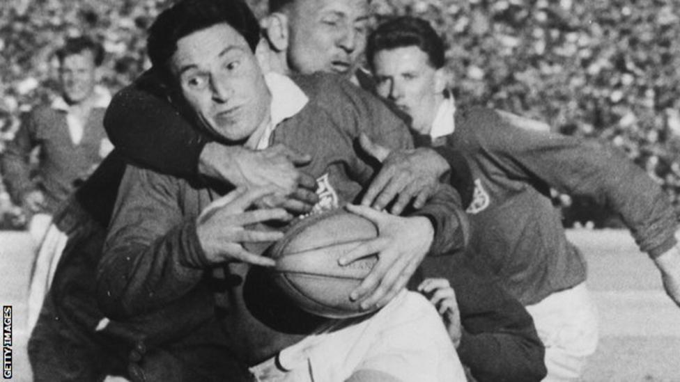 Sir Tony O'Reilly pays tribute to the late Cliff Morgan - BBC Sport