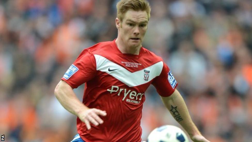 Jason Walker rejects chance to join Gateshead - BBC Sport