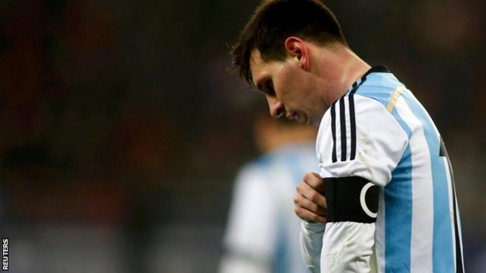 Lionel Messi sees specialists after vomiting during games - BBC Sport