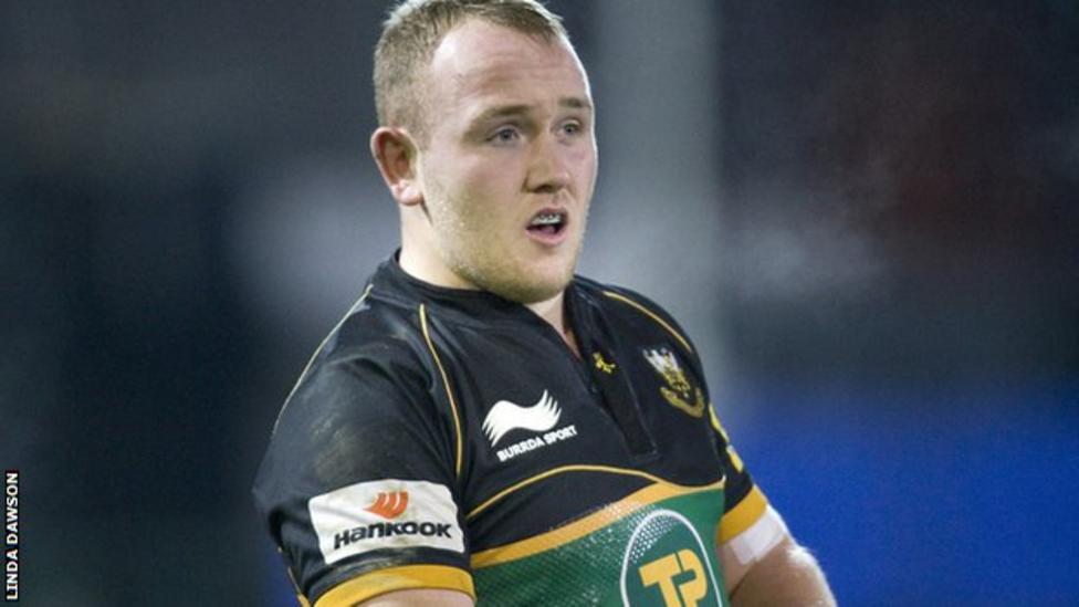 Jersey sign props Danny Herriott & Ben Rogers - BBC Sport