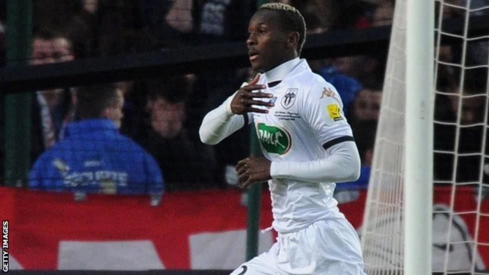 Guinean Mohamed Yattara signs new contract with Lyon - BBC Sport