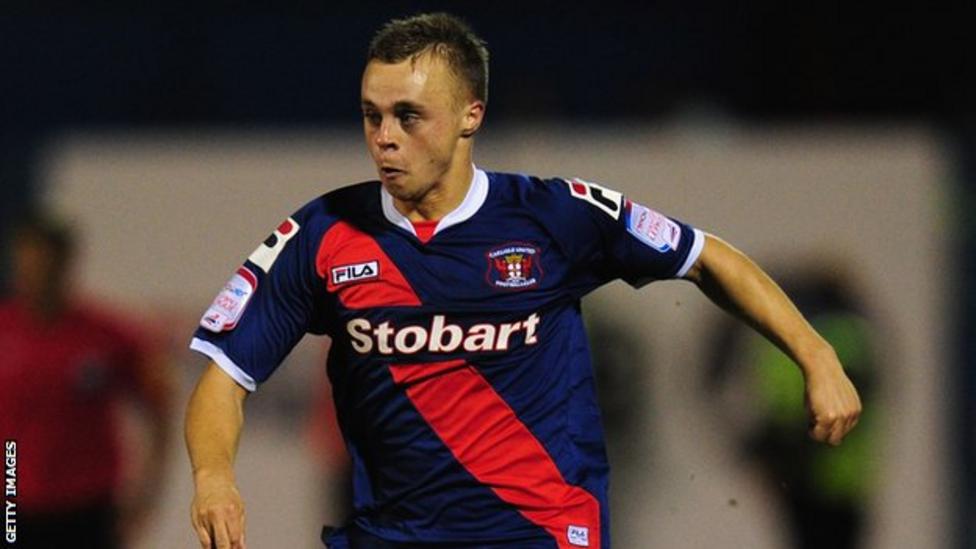 Kilmarnock sign former Man City left-back Chris Chantler - BBC Sport