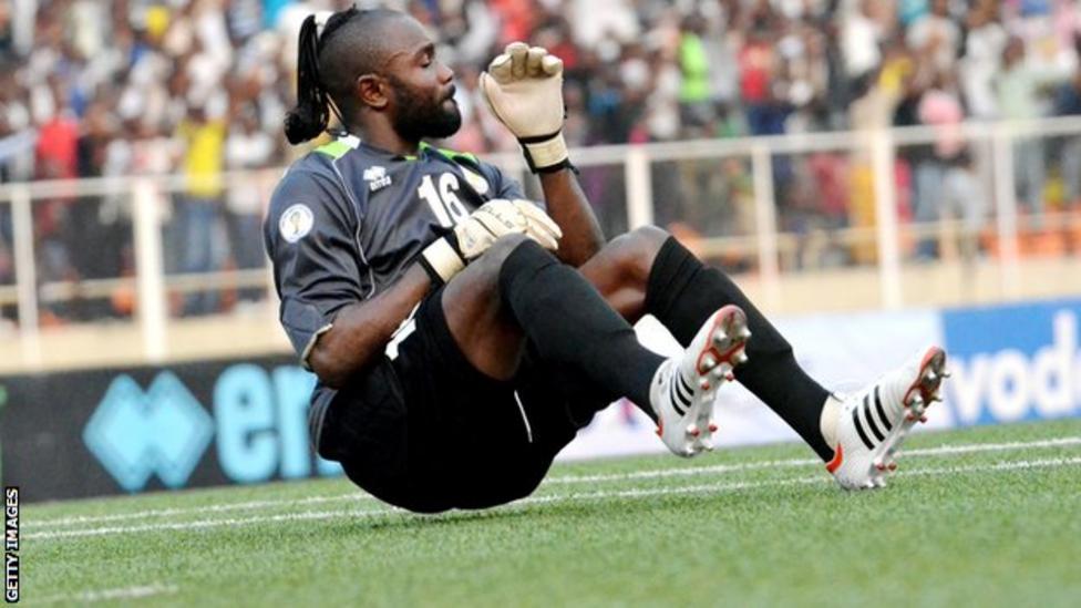 Afcon 2015: Robert Kidiaba says he may continue for DR Congo - BBC Sport