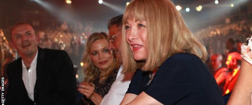 Kellie Maloney returns to boxing after gender reassignment - BBC Sport