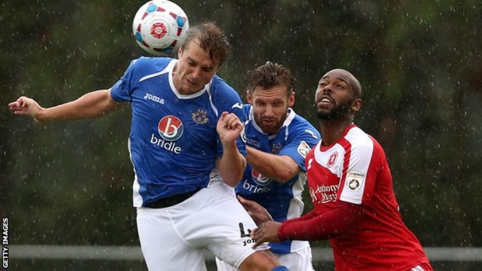 Kieron St Aimie: Welling forward signs new contract - BBC Sport