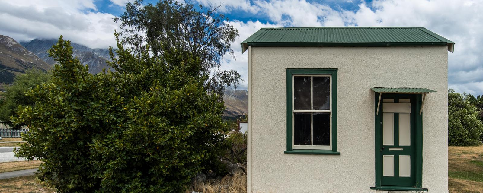 The 'dirty secrets' of tiny houses - BBC Worklife